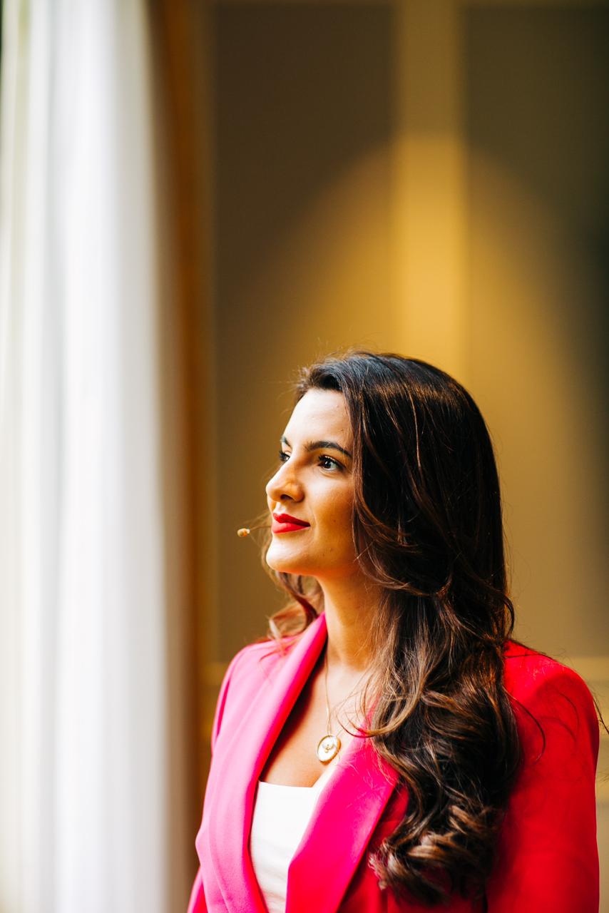 Ana Lisboa – Conhecimentos Sistêmicos – A maior revolução do Feminino ...